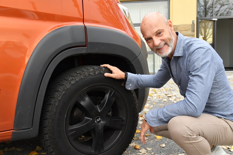 Simon Licht lebt im Pössl Summit 600 - Reisemobil International