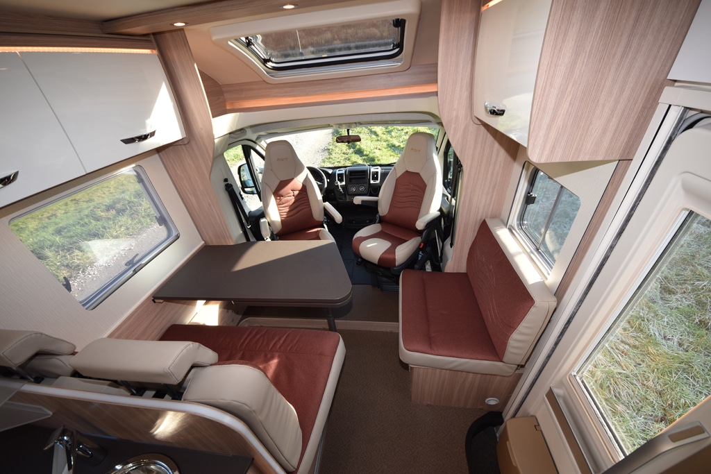 Premiere: Bürstners Delfin-Comeback - Reisemobil International